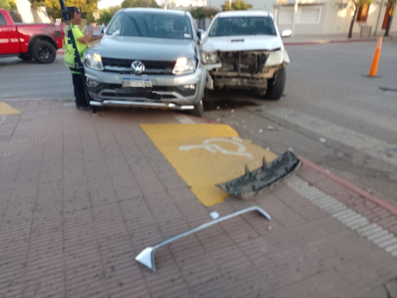 Jesús María: Choque de dos camionetas en 25 de Mayo y España | Radio ...